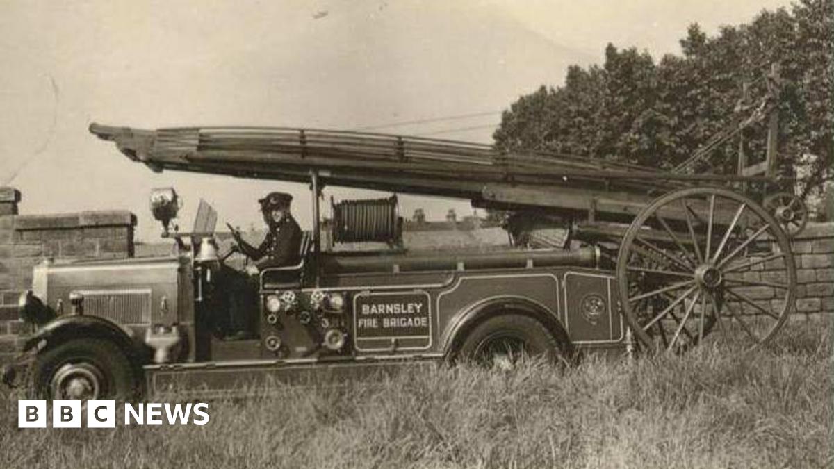 Appeal to restore 'ultra rare' Sheffield Blitz fire engine - BBC News