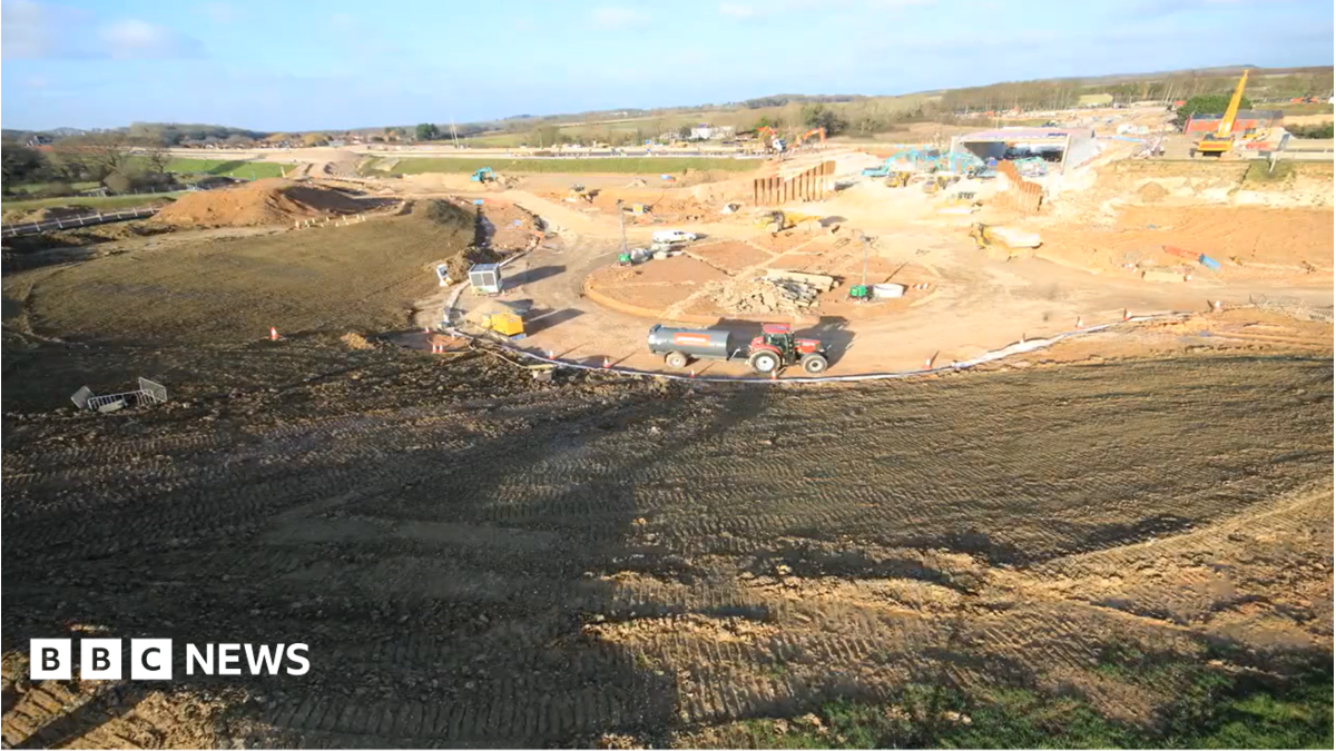 'Complex' M27 junction slide gets under way in Hampshire - BBC News