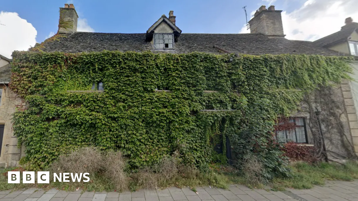 Witney: Listed building's condition a 'significant concern' - BBC News