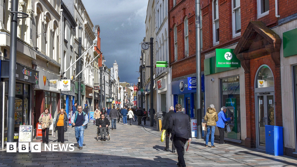 Wage hike decision 'actively damaging' Isle of Man economy - BBC News