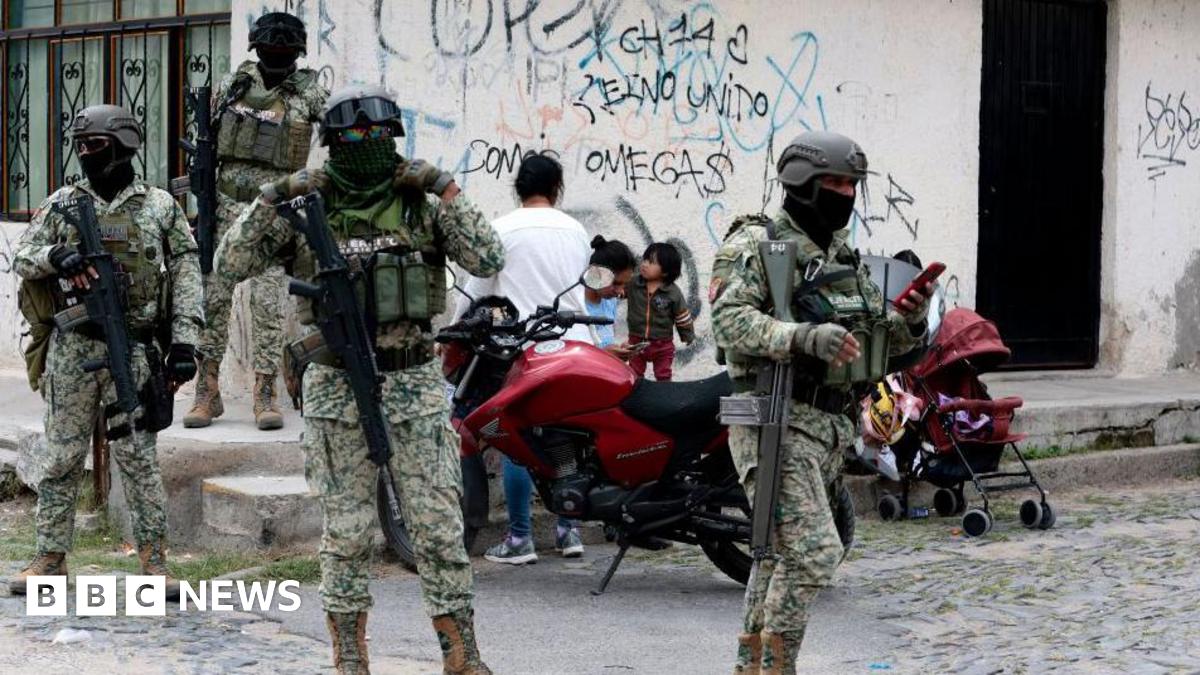 Mexico: Five beheaded bodies found next to road in Jalisco - BBC News