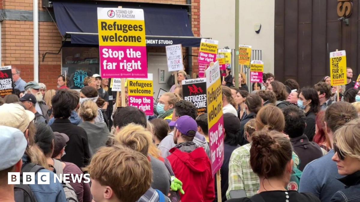 Southport riots: How Oxford escaped disorder - BBC News