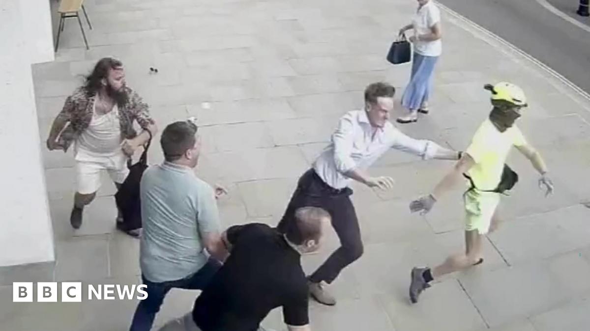 Ludgate Hill phone snatcher caught with DNA from lost shoe - BBC News