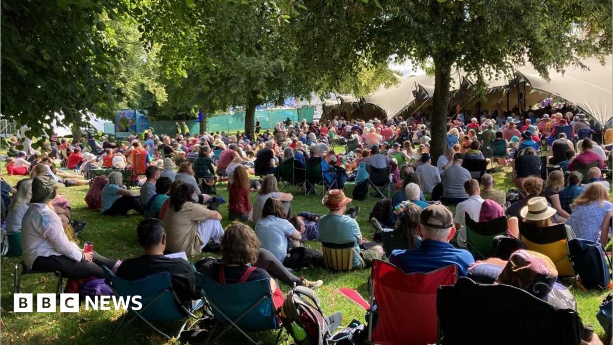 Greenbelt invites festival-goers to Dream On in Northamptonshire - BBC News