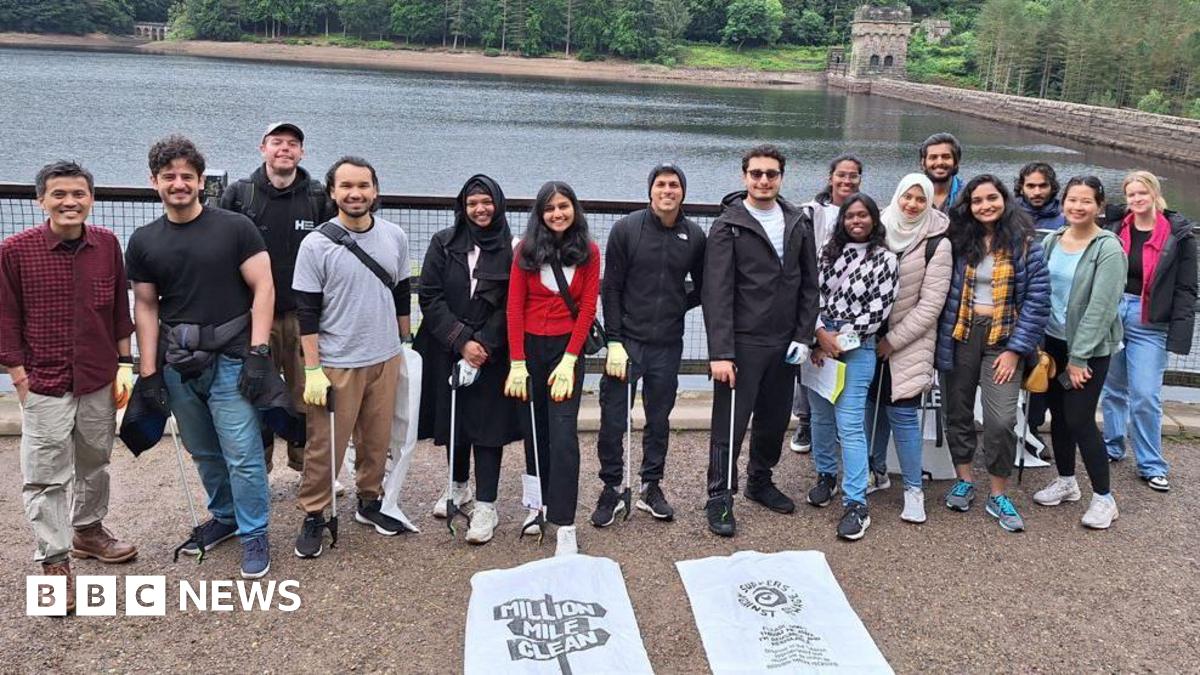 Students donate more than 70,000 hours to community schemes - BBC News