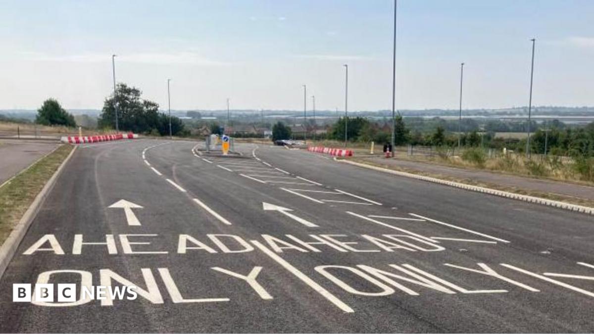 Sandy Lane 'road to nowhere' officially opens in Northampton - BBC News