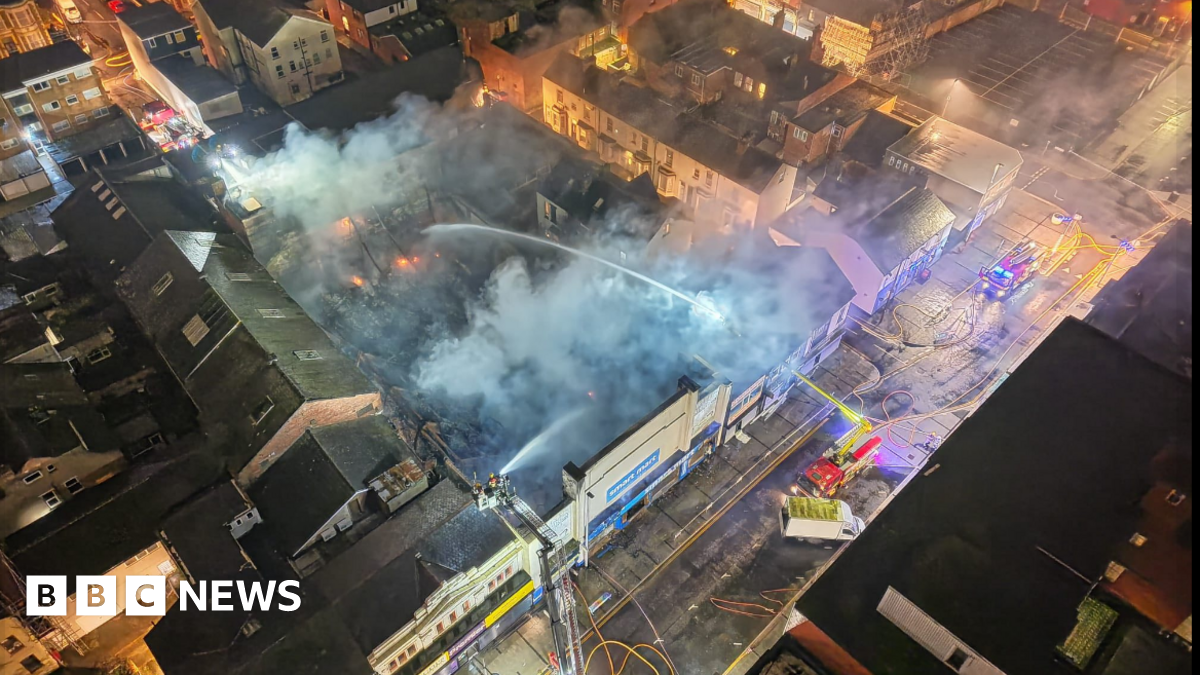 Drone photos reveal scale of huge Blackpool fire - BBC News