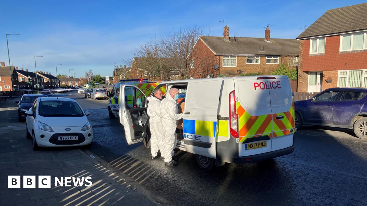Eston murder: 34-year-old man dies after being stabbed in street - BBC News