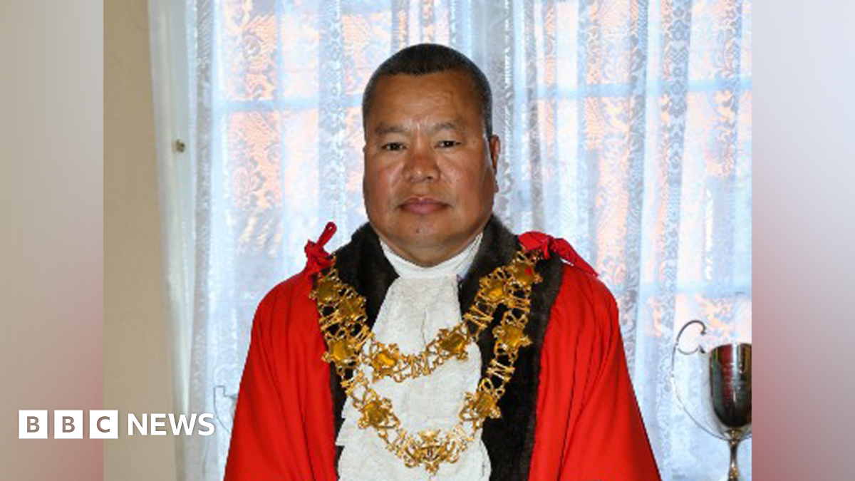 Nuneaton and Bedworth welcomes first ever Gurkha mayor - BBC News