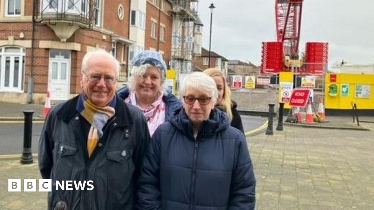 North Shields walkway work 'hell' for residents - BBC News