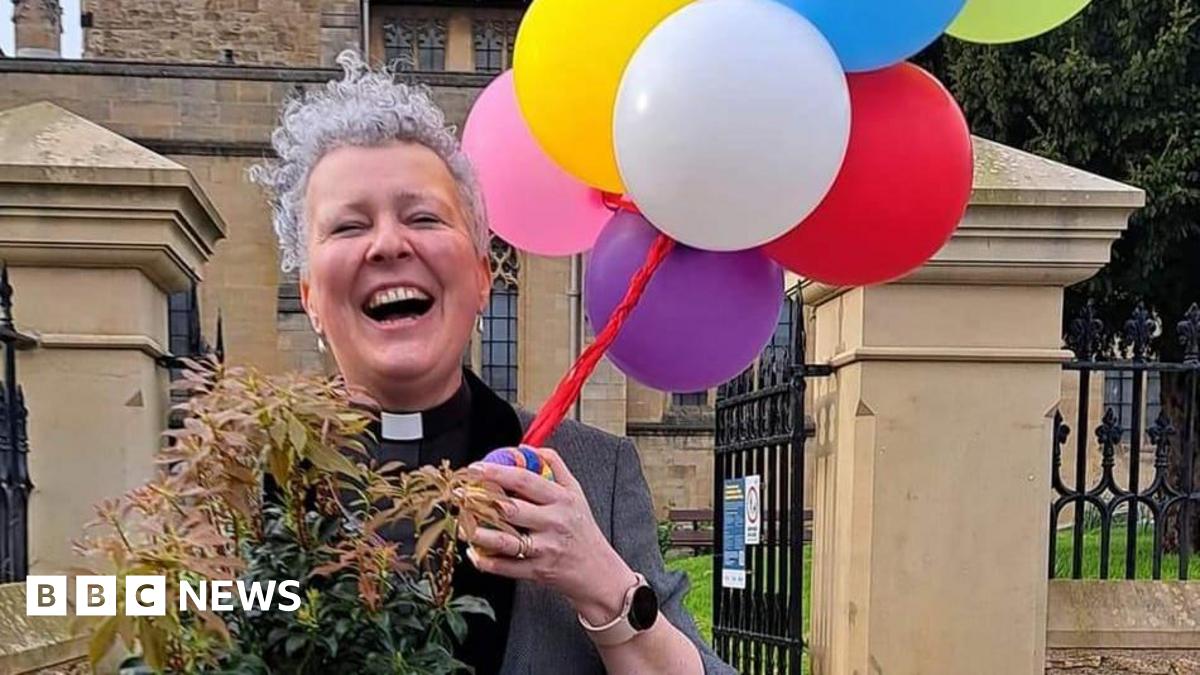 Community 'unity event' organised following riots in Sunderland - BBC News