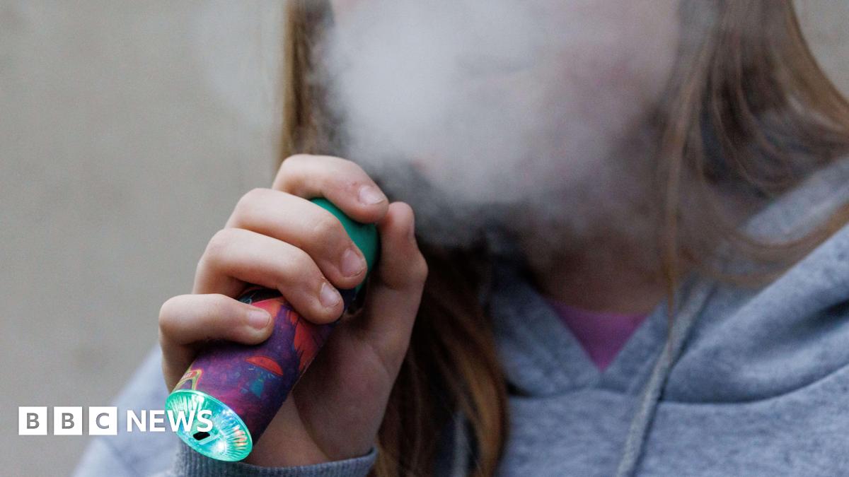 'How do I stop my 12-year-old from vaping?' - BBC News