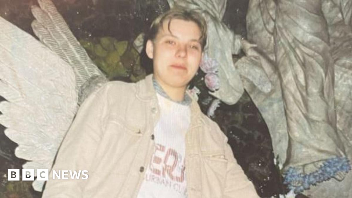 Detectives get more time to question murder suspect - BBC News