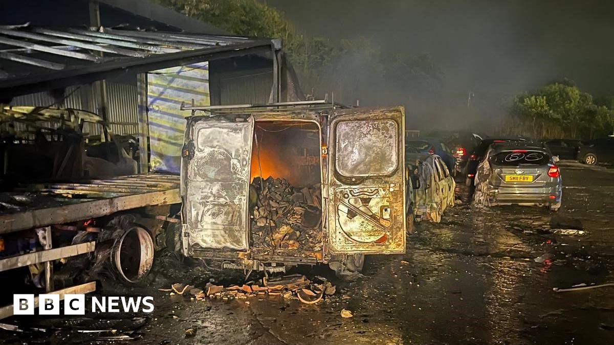 Hitchin MP calls for action after third industrial estate fire - BBC News
