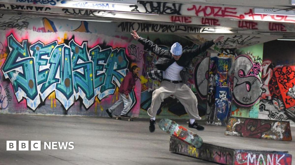 Blackfriars Bridge undercroft could be skatepark or energy hub - BBC News