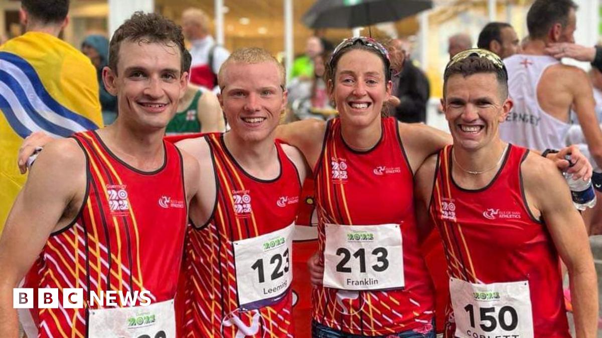 Triple gold for Manx runners in Island Games half marathon - BBC News