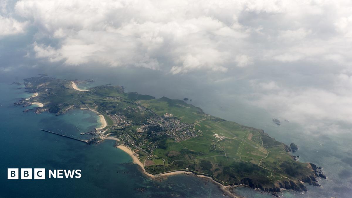 Alderney runway plans unviable and unaffordable - P&R - BBC News