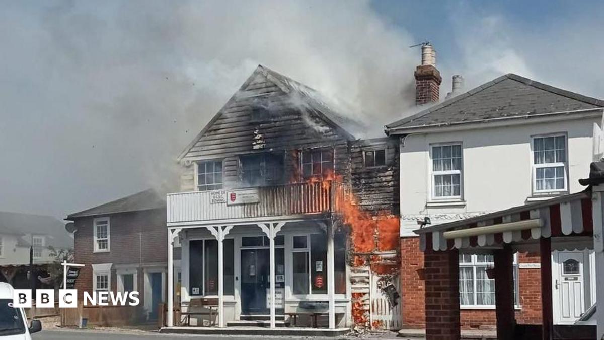 Fire at sailing club building in Brightlingsea in Essex - BBC News