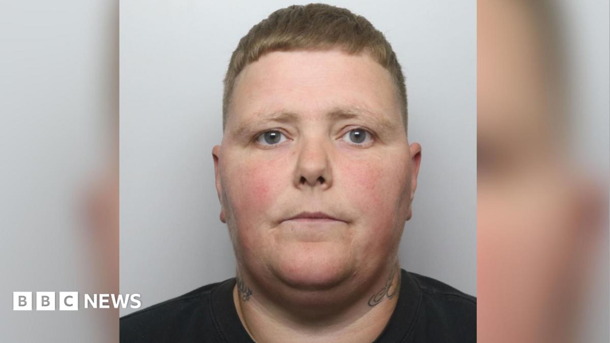 Tamworth disorder: Woman jailed after chanting racial slurs - BBC News