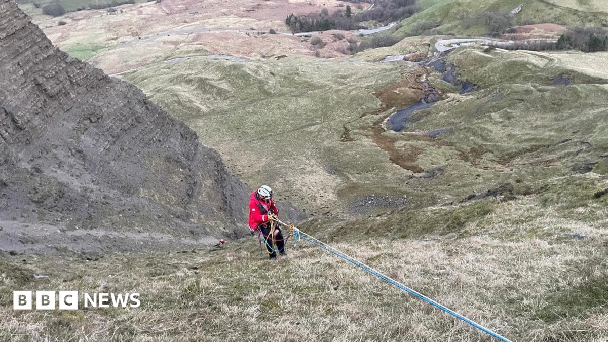Rope rescue after walker falls 60m down Mam Tor - BBC News