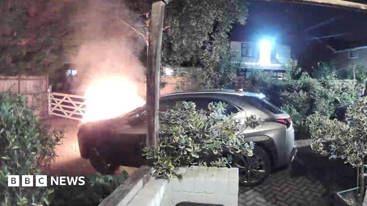 Two cars destroyed by fire after parking dispute in High Wycombe - BBC News