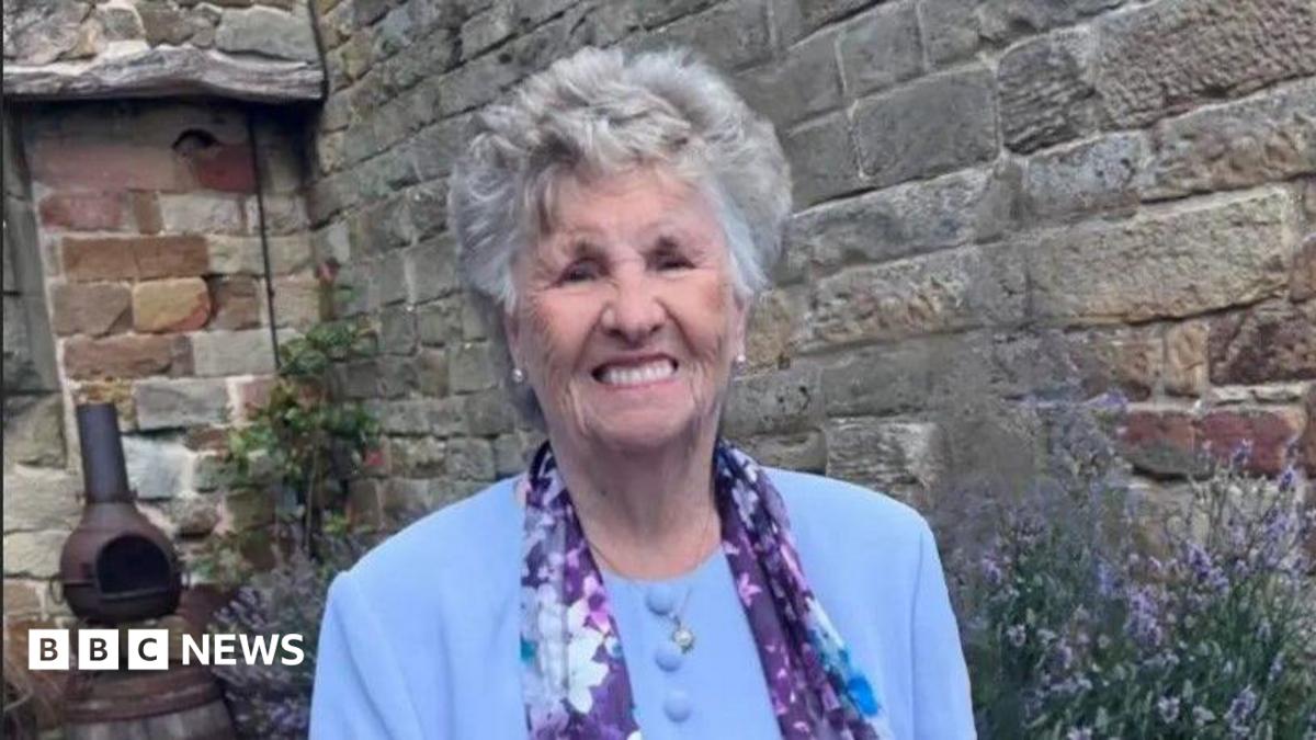 Clothing Bank 'overwhelmed' by donation in memory of Mary Meehan - BBC News