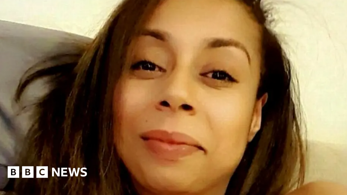 Stalking victims failed by police, report finds - BBC News