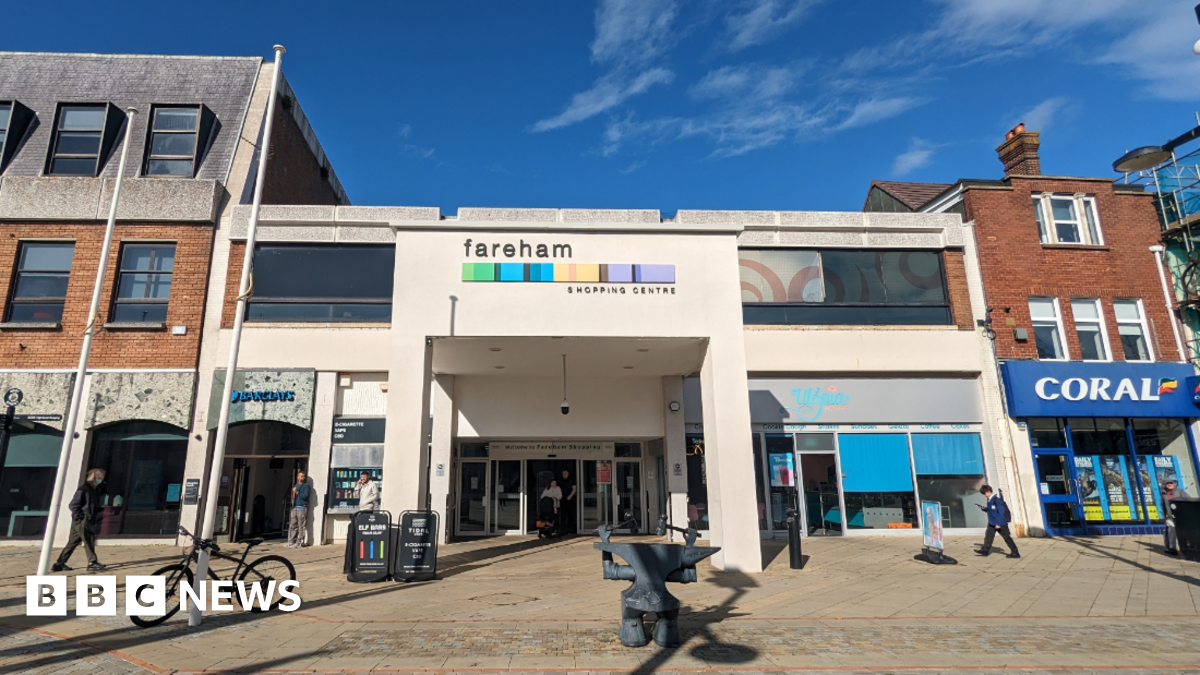 Fareham Shopping Centre bought by council - BBC News
