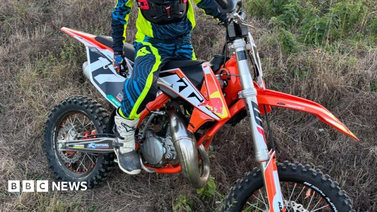 'Gutless thieves steal' motocross bikes from Evercreech home - BBC News