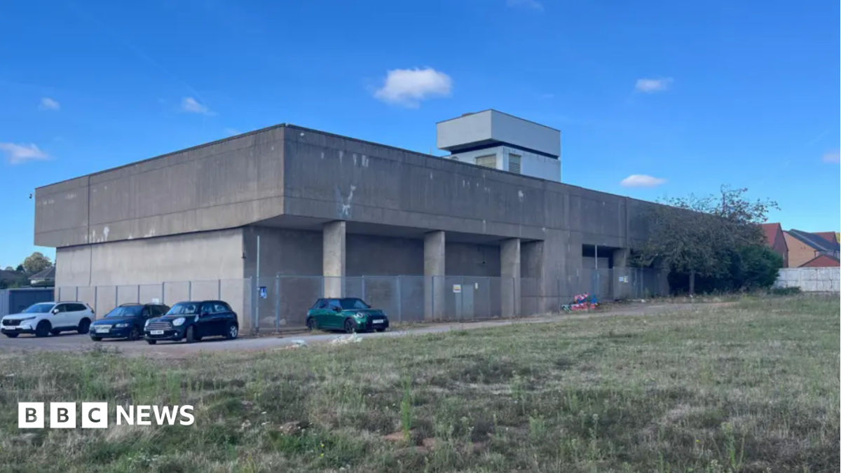 Nottingham War Rooms: Housing estate plan for 1950s bunker - BBC News