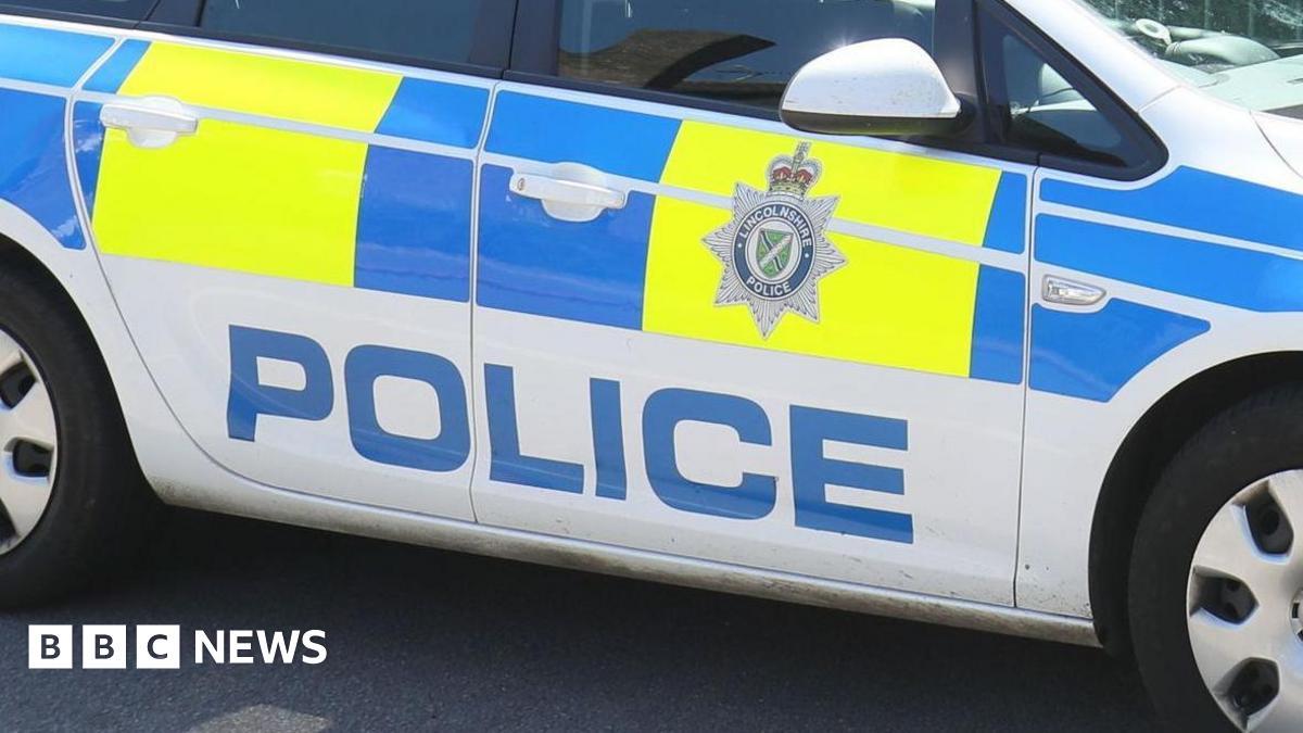 Lincolnshire Police to use reserve funds to avoid job cuts - BBC News