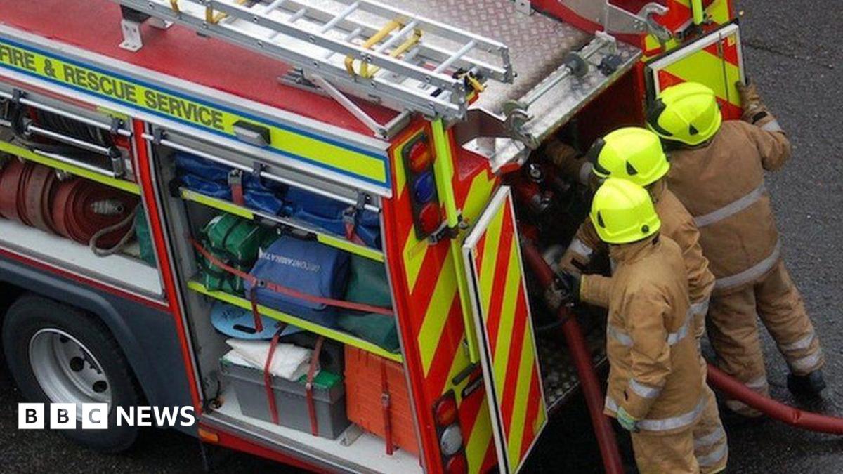 Ushaw Moor barn fire prompts asbestos fears - BBC News