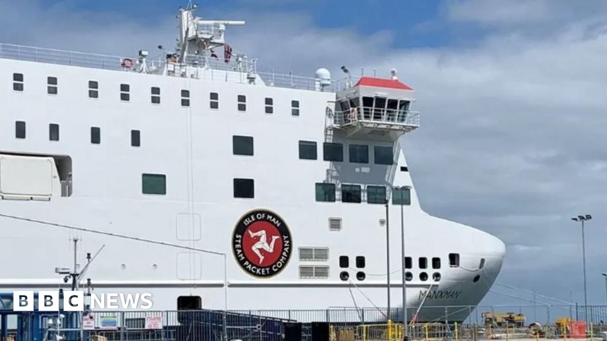 Manxman ferry damagen entering Lancashire port in early hours - BBC News