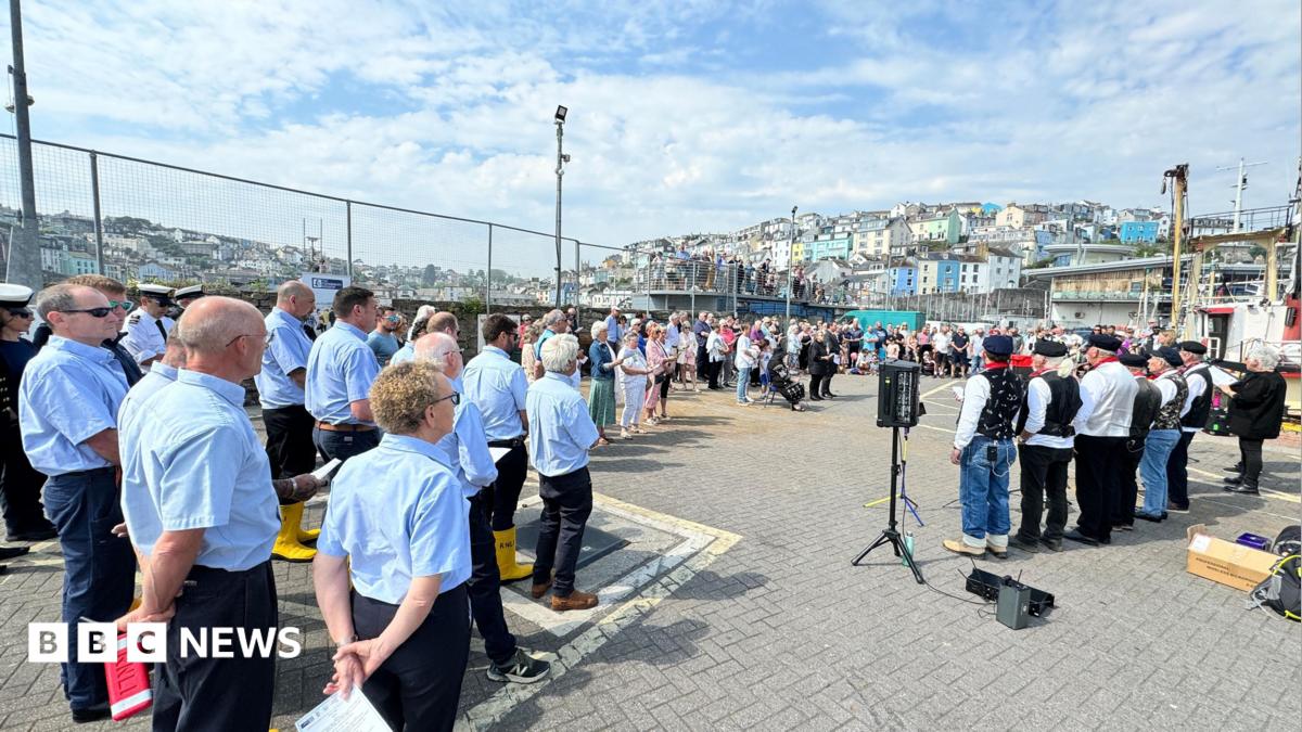 Brixham holds first National Fishing Remembrance Day - BBC News