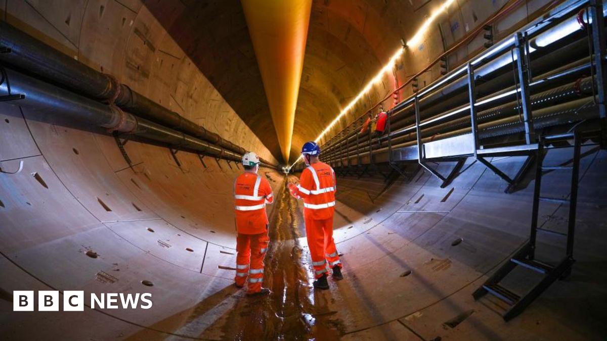 Starmer vows to curb 'Nimby' legal blocks on infrastructure schemes - BBC News