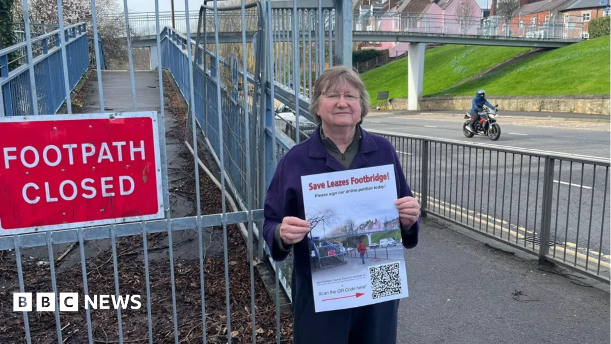 Durham bridge protesters bring in engineer to aid fight - BBC News