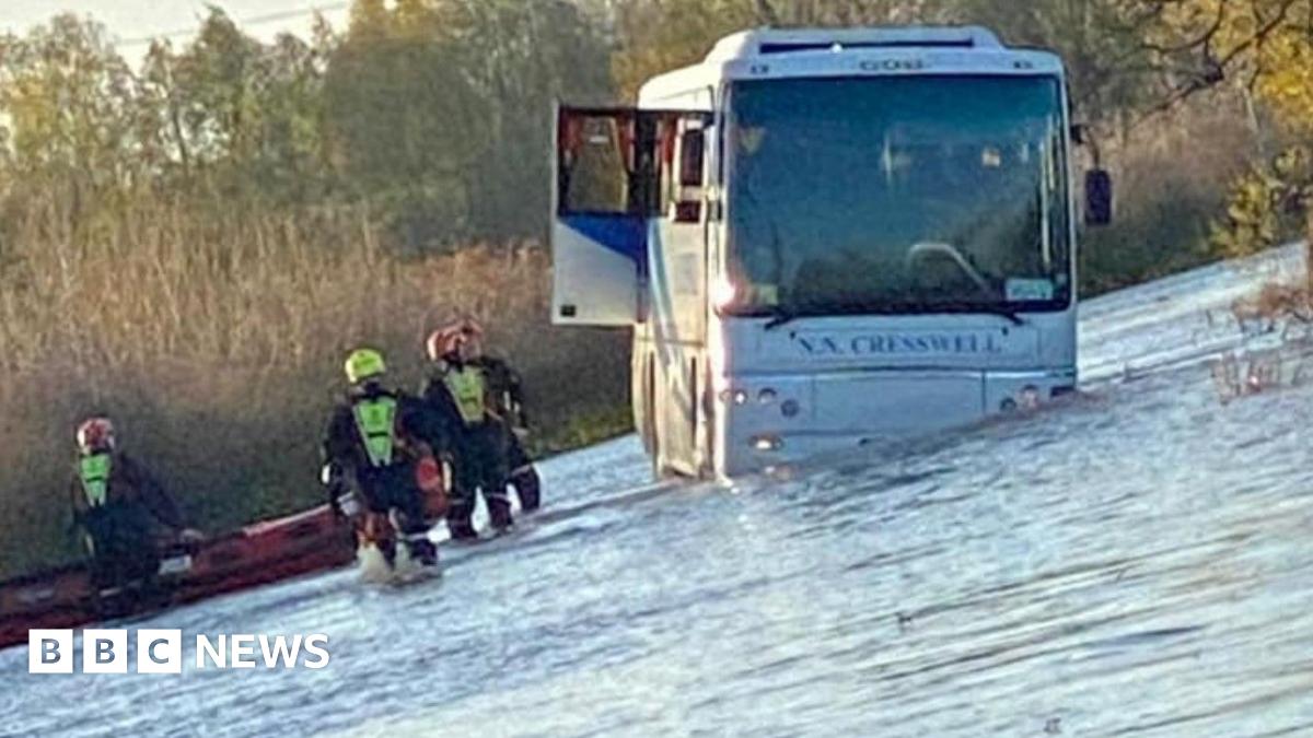 Evesham school bus stranded in Storm Bert floods - BBC News