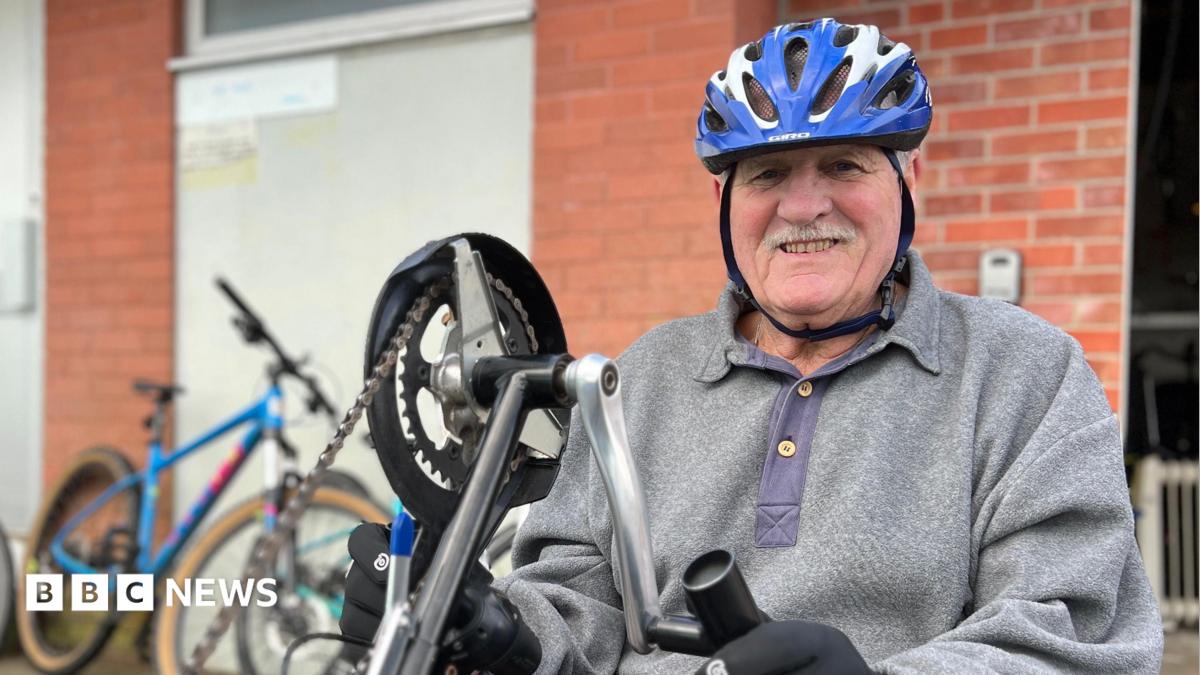 Jersey cycling programme gets people back on their bikes - BBC News