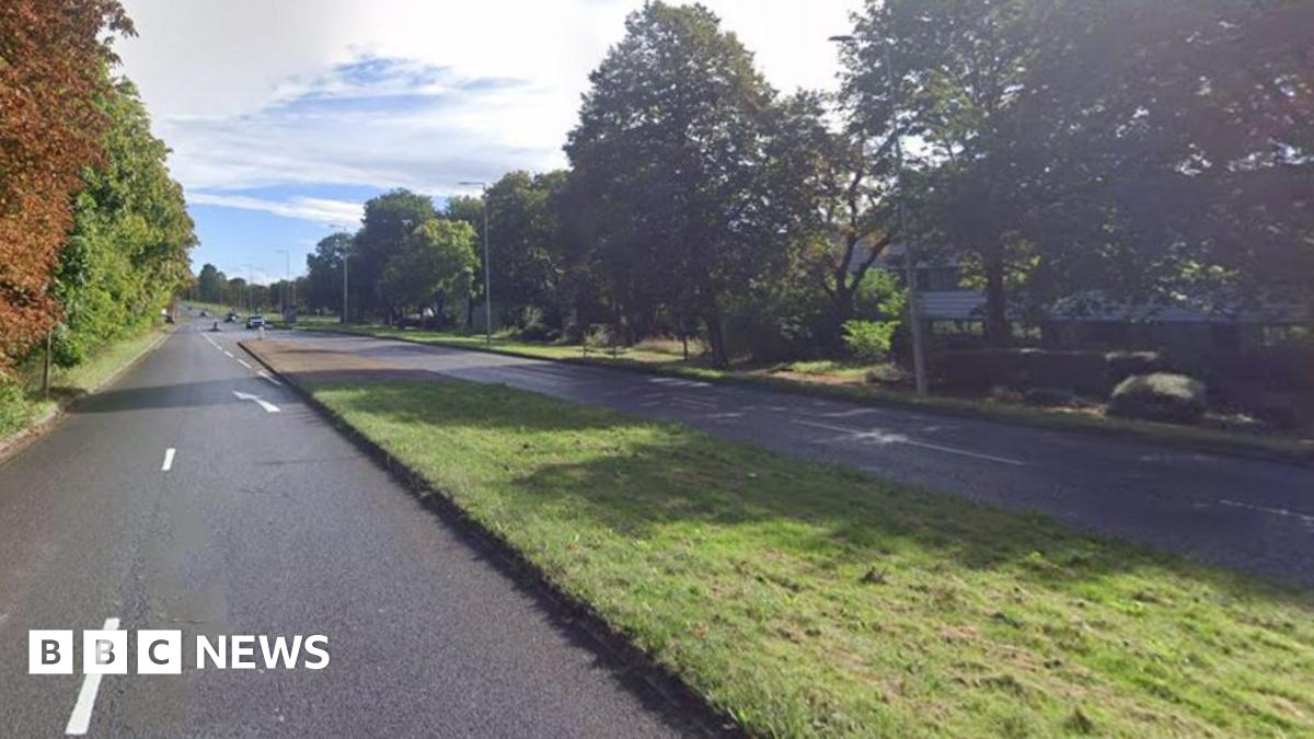 Parents charged after baby dies in Milton Keynes car crash - BBC News