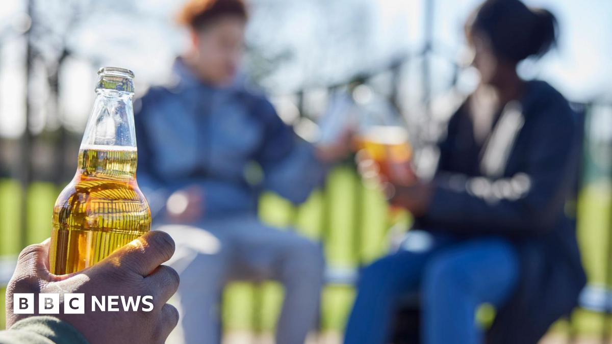 Slough: Public alcohol ban approved by council - BBC News