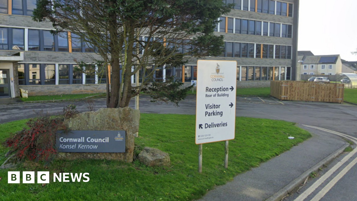 Cornwall Council spends £1.5m on home for young people - BBC News