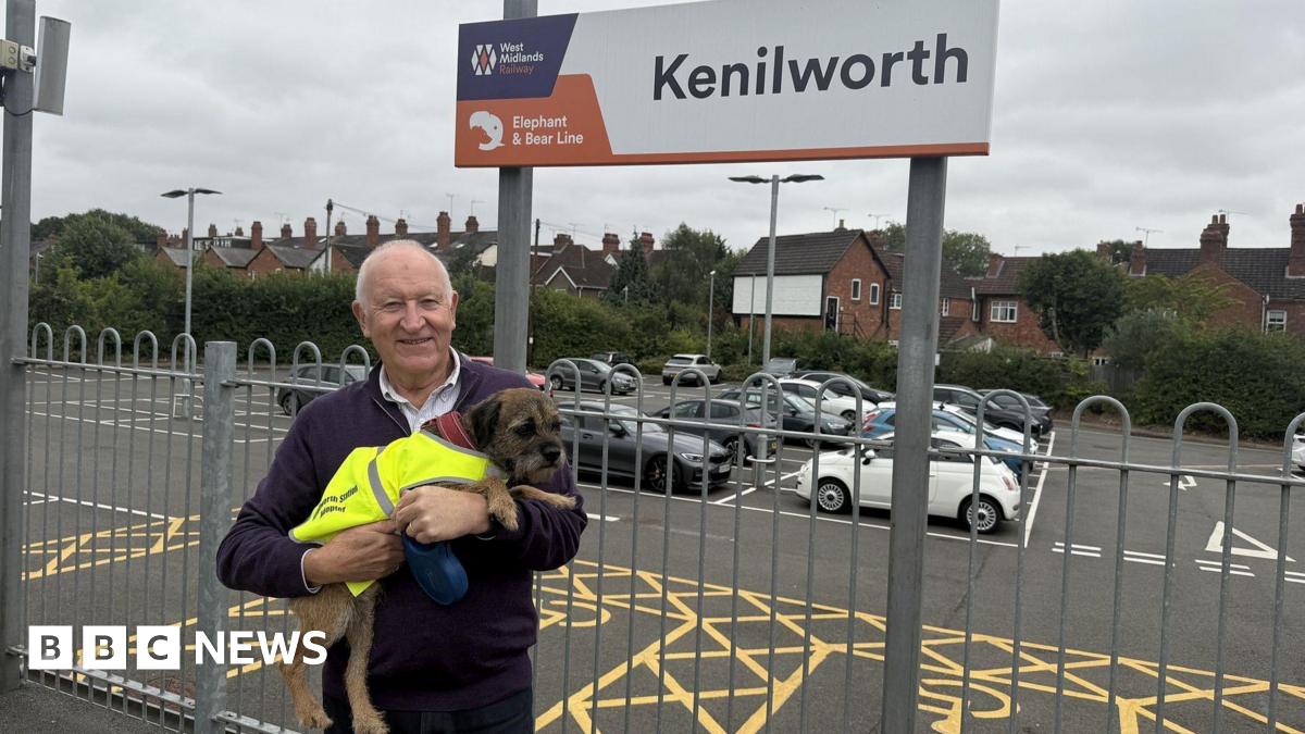 Kenilworth railway station adopts dog to greet passengers - BBC News