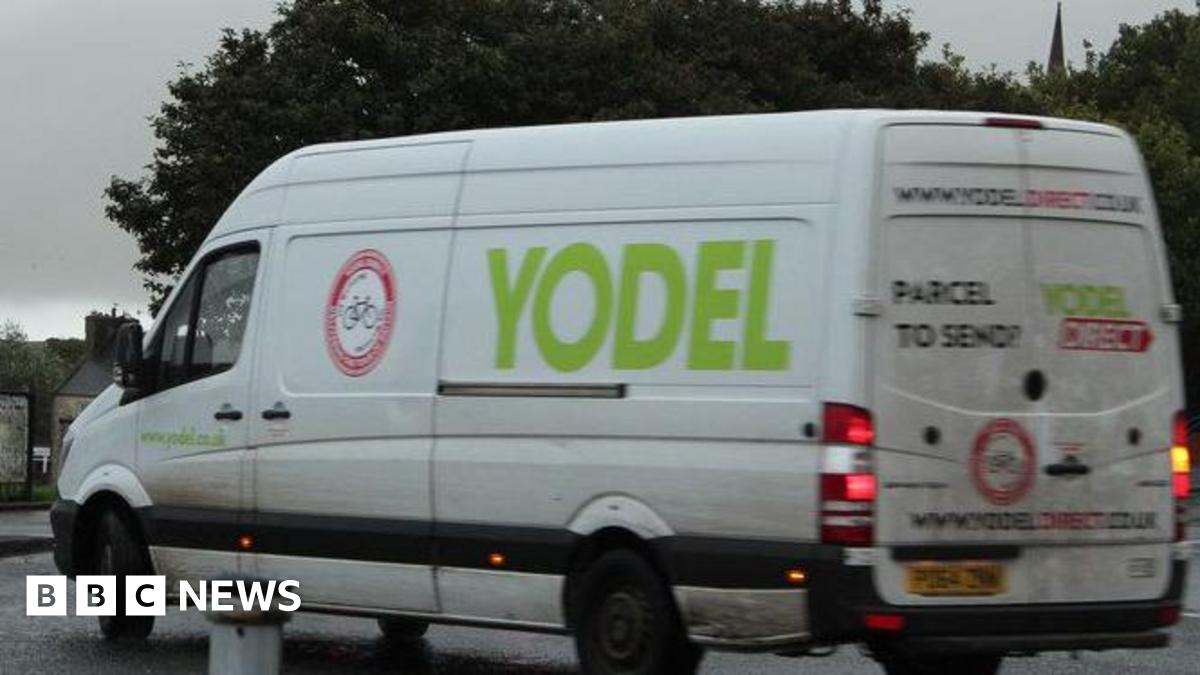 Hundreds of jobs at risk in Yodel depot closure in Shaw - BBC News