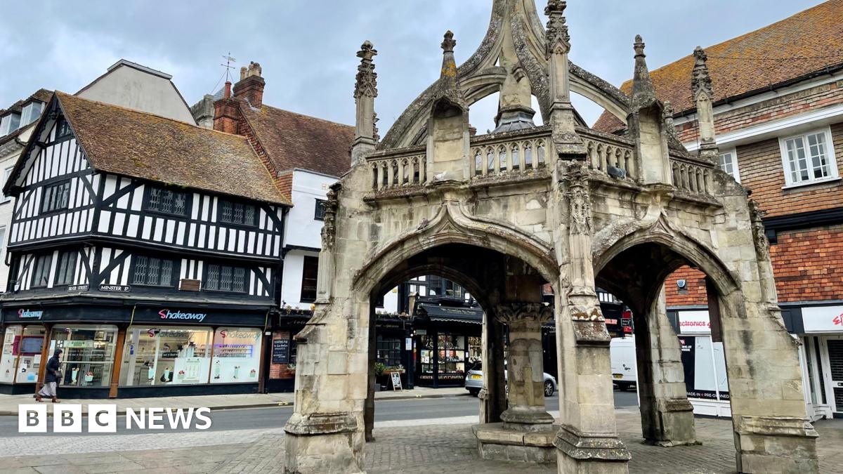 Salisbury's Poultry Cross added to at risk register - BBC News