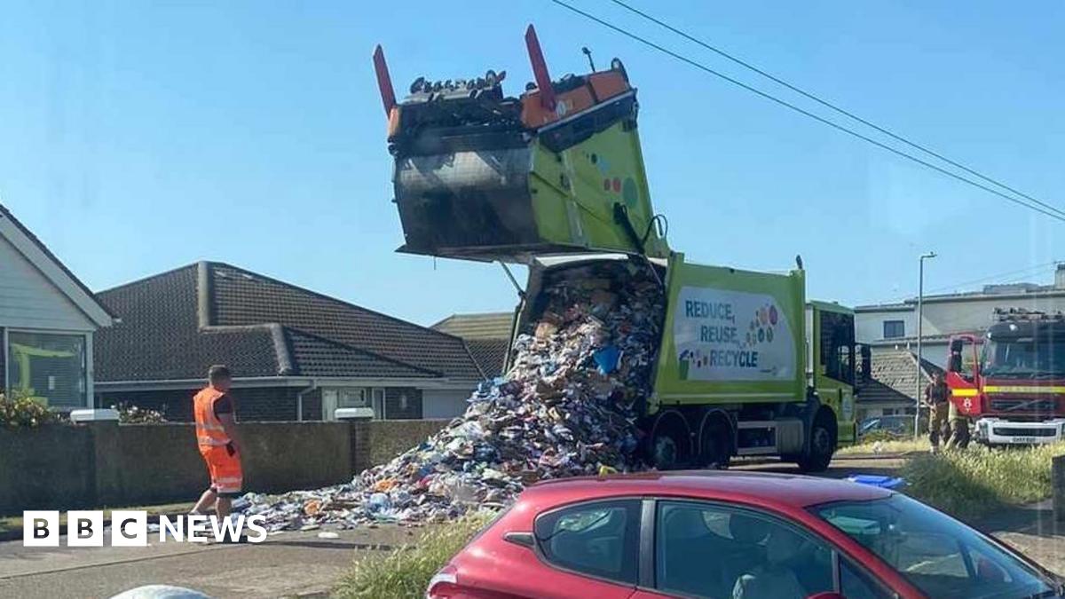Peacehaven: Discarded battery starts fire in bin lorry - BBC News