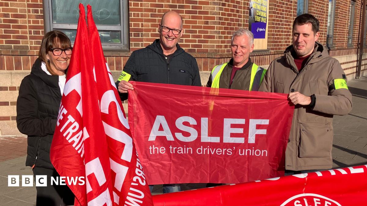 Hull Trains drivers strike again with eight weeks of action - BBC News