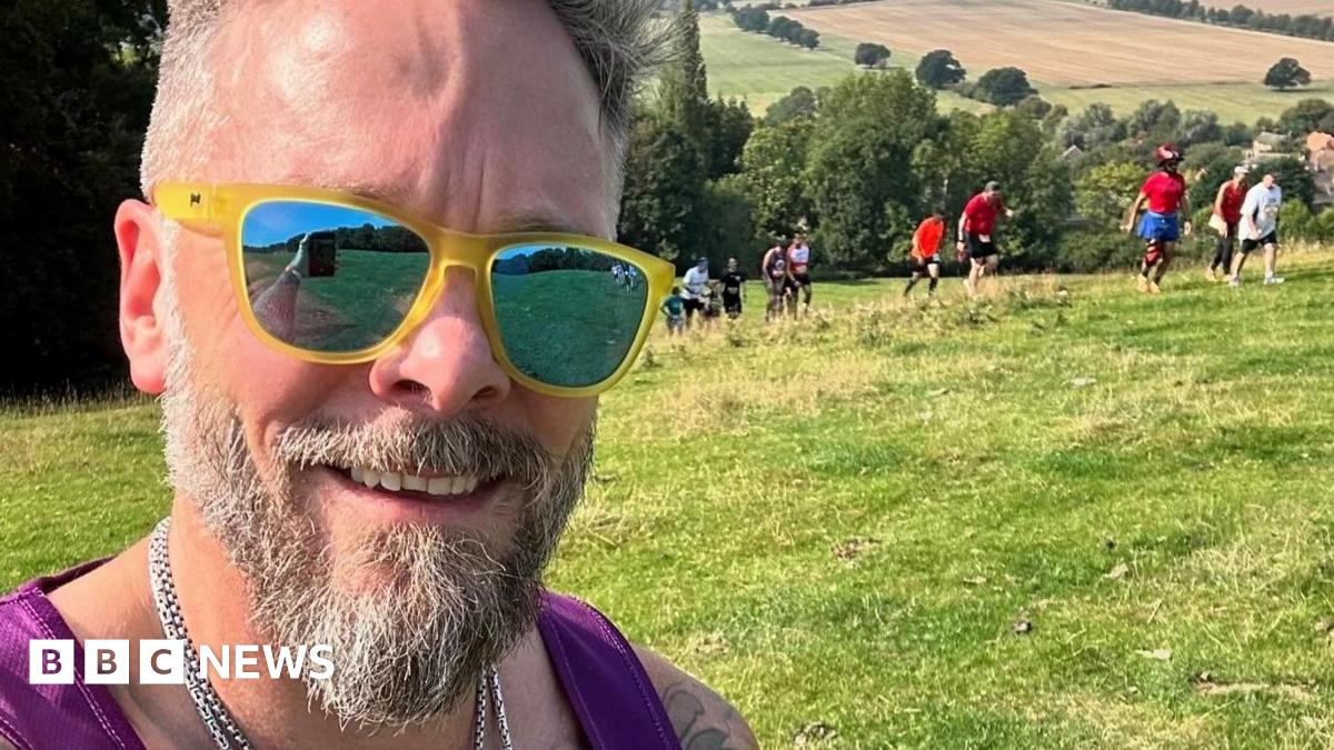 Lincolnshire Police sergeant takes on ultra-marathon for charity - BBC News