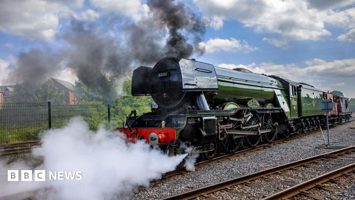 Flying Scotsman to appear at Derby rail gala - BBC News