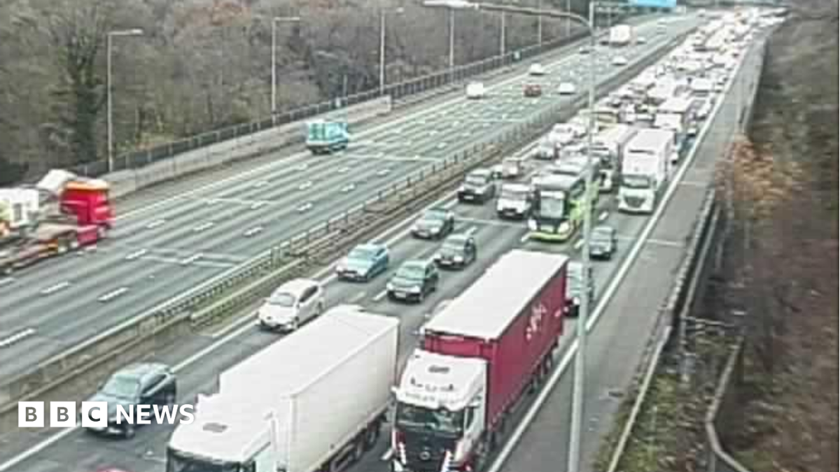 Three lanes closed on M25 in Hertfordshire after collision - BBC News