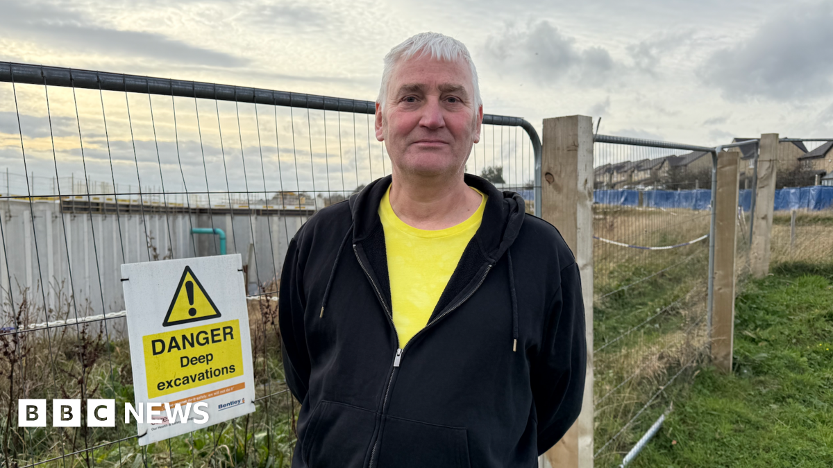 Neighbours fear Springwell reservoir size as it takes shape - BBC News